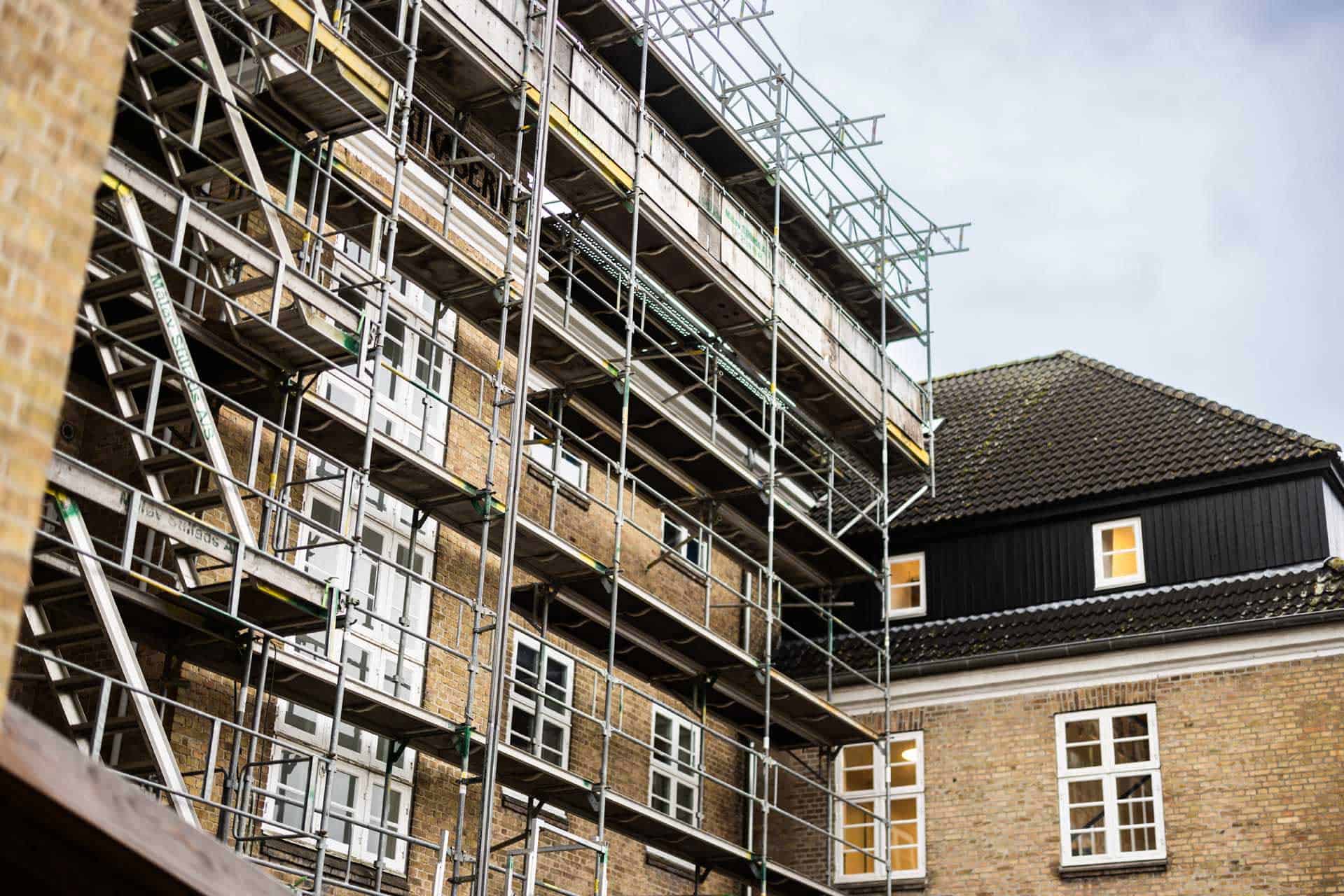 Hvilket stillads skal jeg vælge? - Skærbæk Stillads ApS